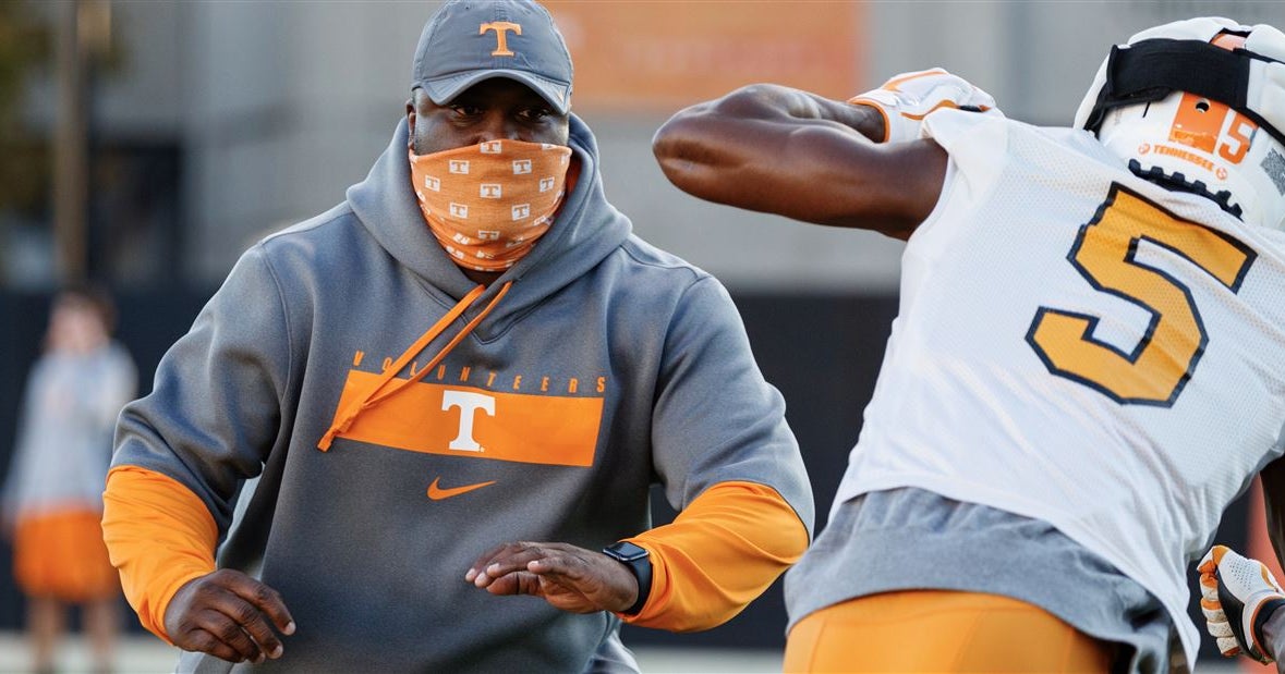 Tee Martin heading to NFL as Ravens wide receivers coach