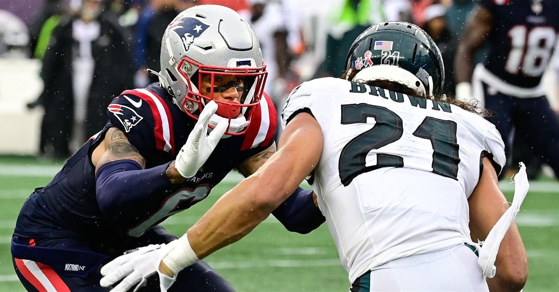 WATCH: Former Oregon CB Christian Gonzalez secures first NFL interception against Miami