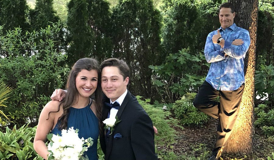 Chizik sneaks in background of son's prom photo, gives thumbs up
