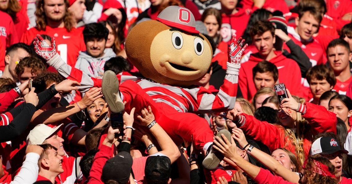 Mr. Bucknuts pays tribute to Duane Long