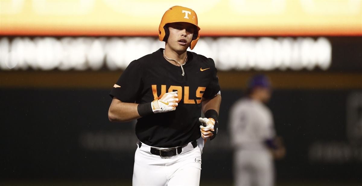 Tennessee baseball's Dean Curley named SEC Freshman of the Week