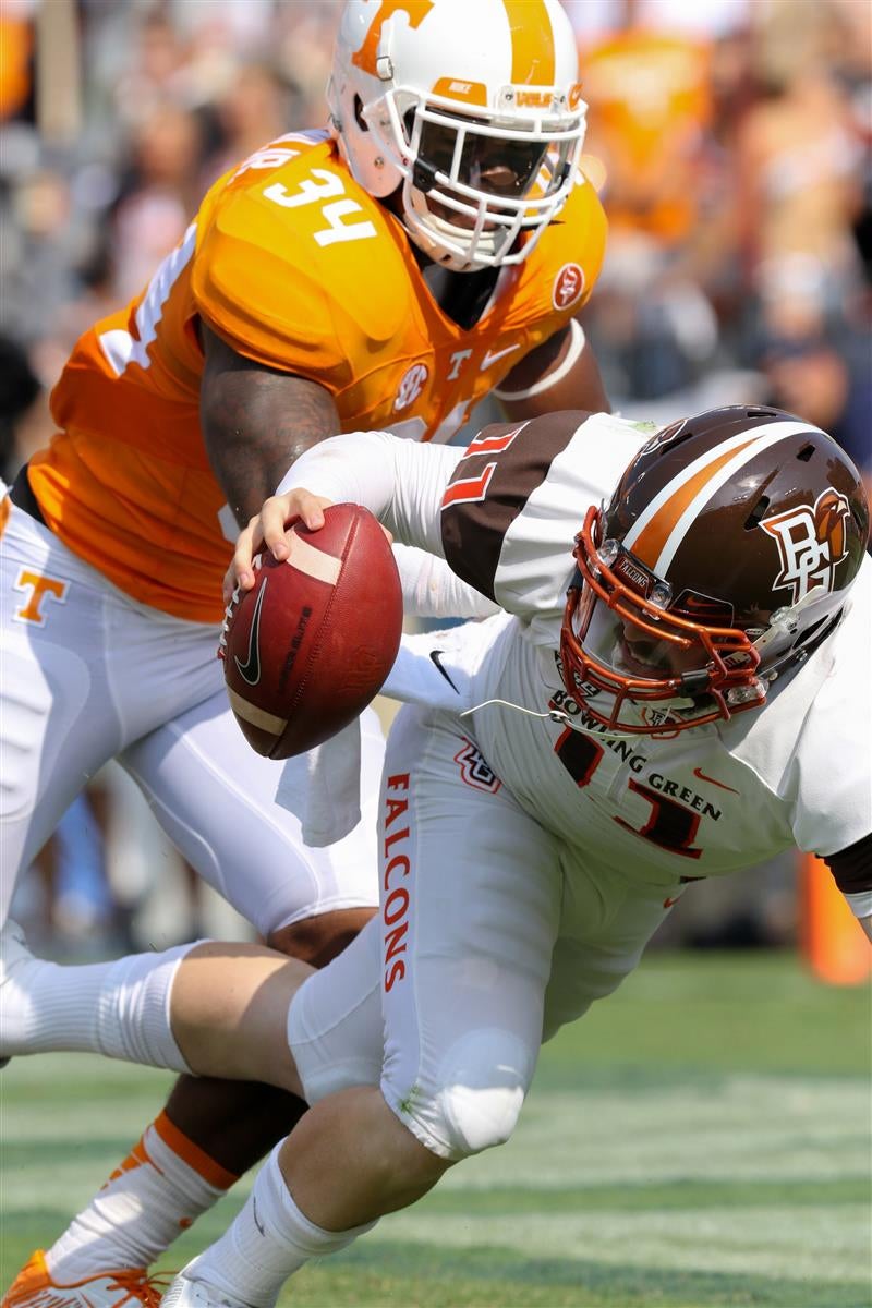 Middle linebacker still a concern for Vols