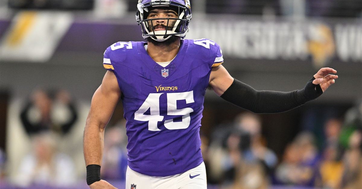 Former Oregon LB Troy Dye signs one-year deal with Los Angeles Chargers