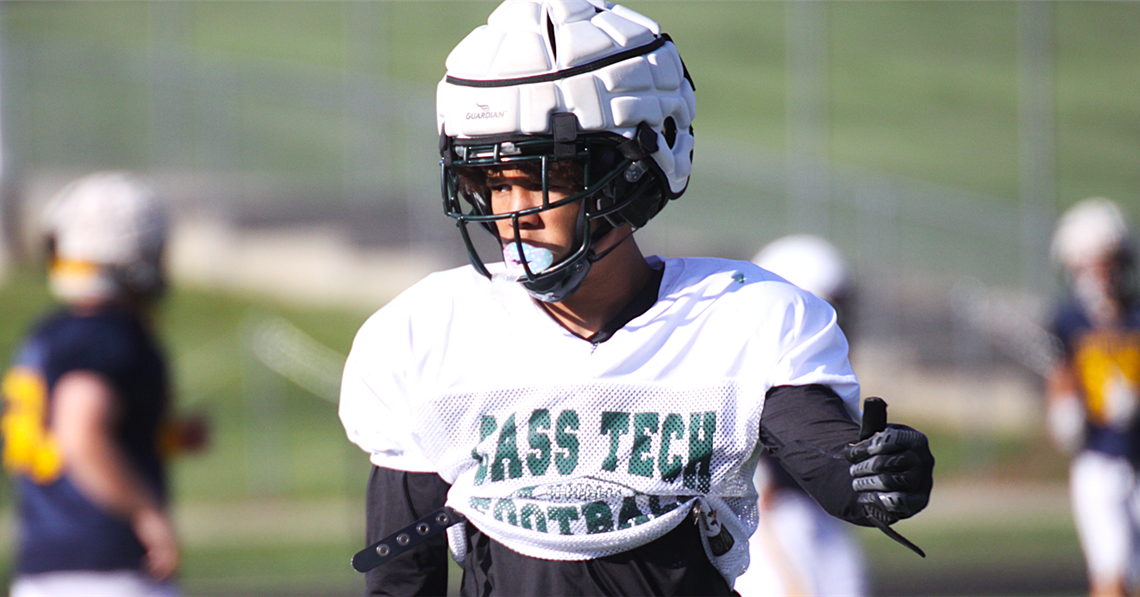 Notebook: Power Four commits, young talents stand out among football ...