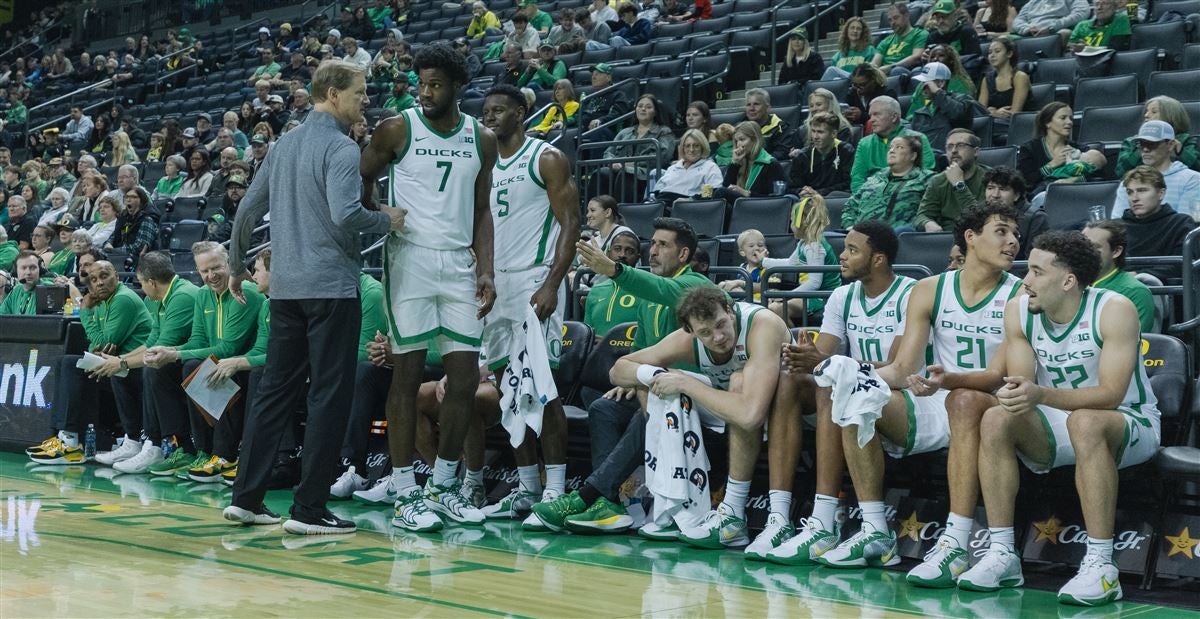 Photos of Oregon's dominating win over visiting Troy