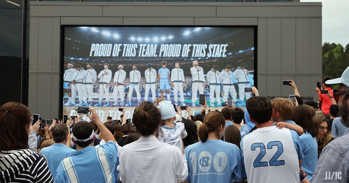 Photos: Fans Welcome Home the Tar Heels