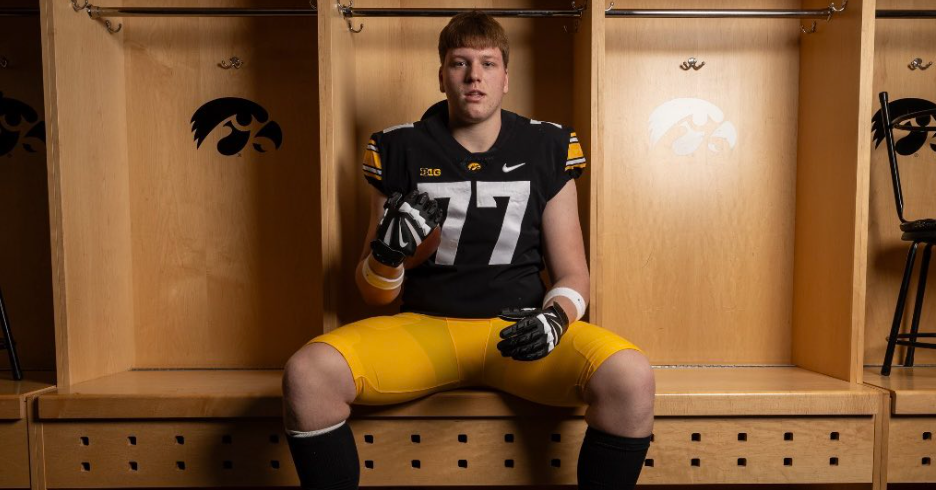In-state OT Carson Nielsen commits to Iowa