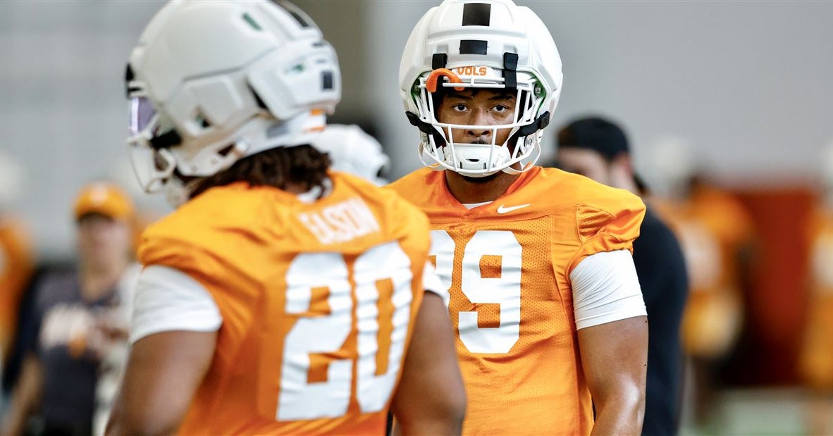 Tennessee freshman defensive lineman transferring to Wisconsin