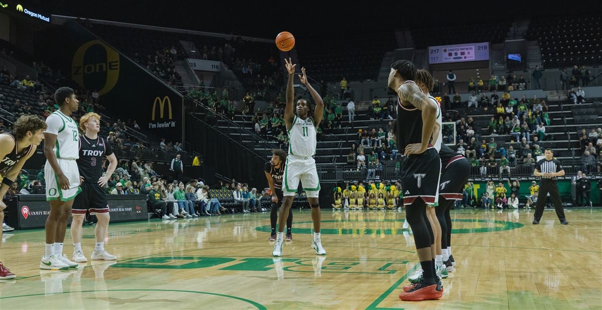 Photos of Oregon's dominating win over visiting Troy