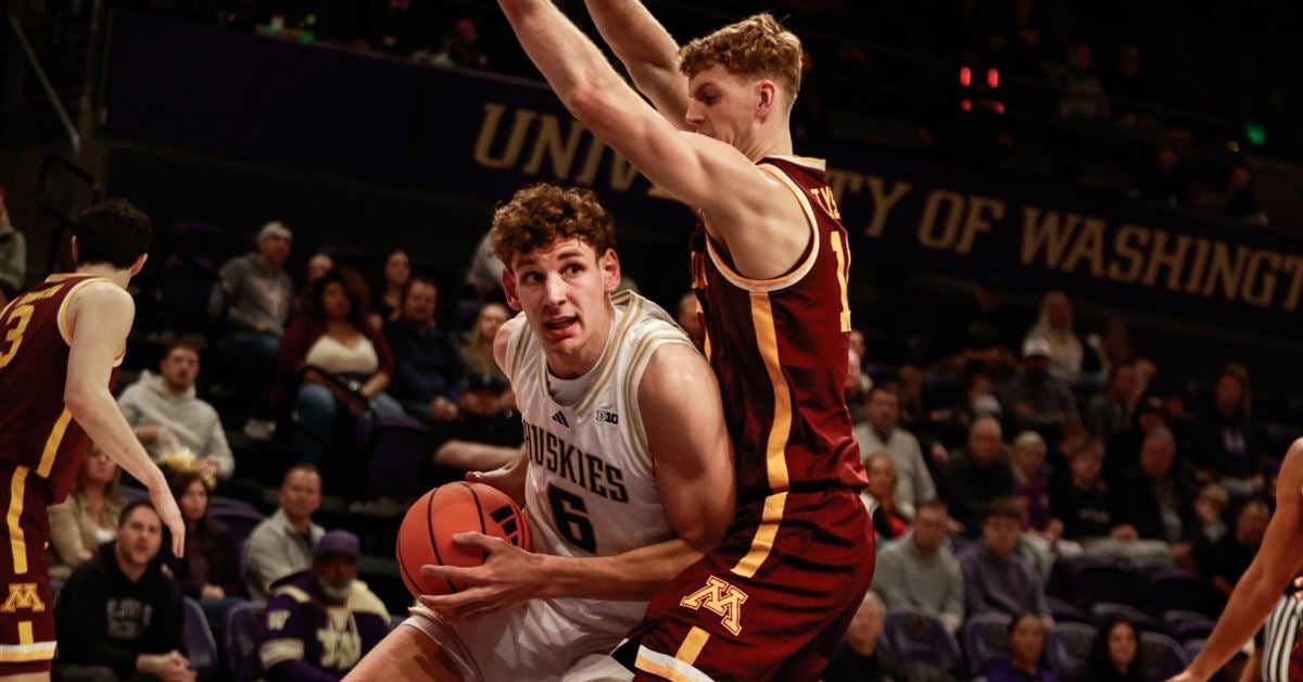 Huskies bounce back with big win over Minnesota