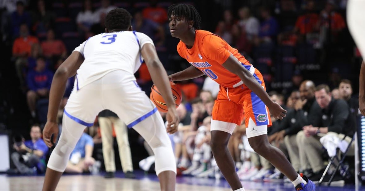 WATCH: Denzel Aberdeen throws down vicious slam vs. Texas A&M