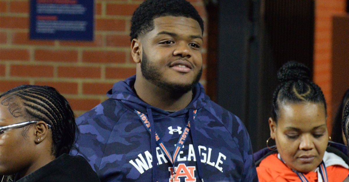 Auburn lands commitment from DL Tavian Branch