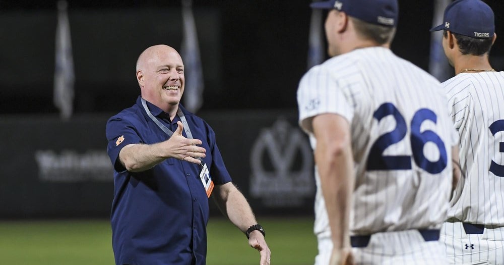 Rod Bramblett, voice of Auburn Tigers, killed in car accident