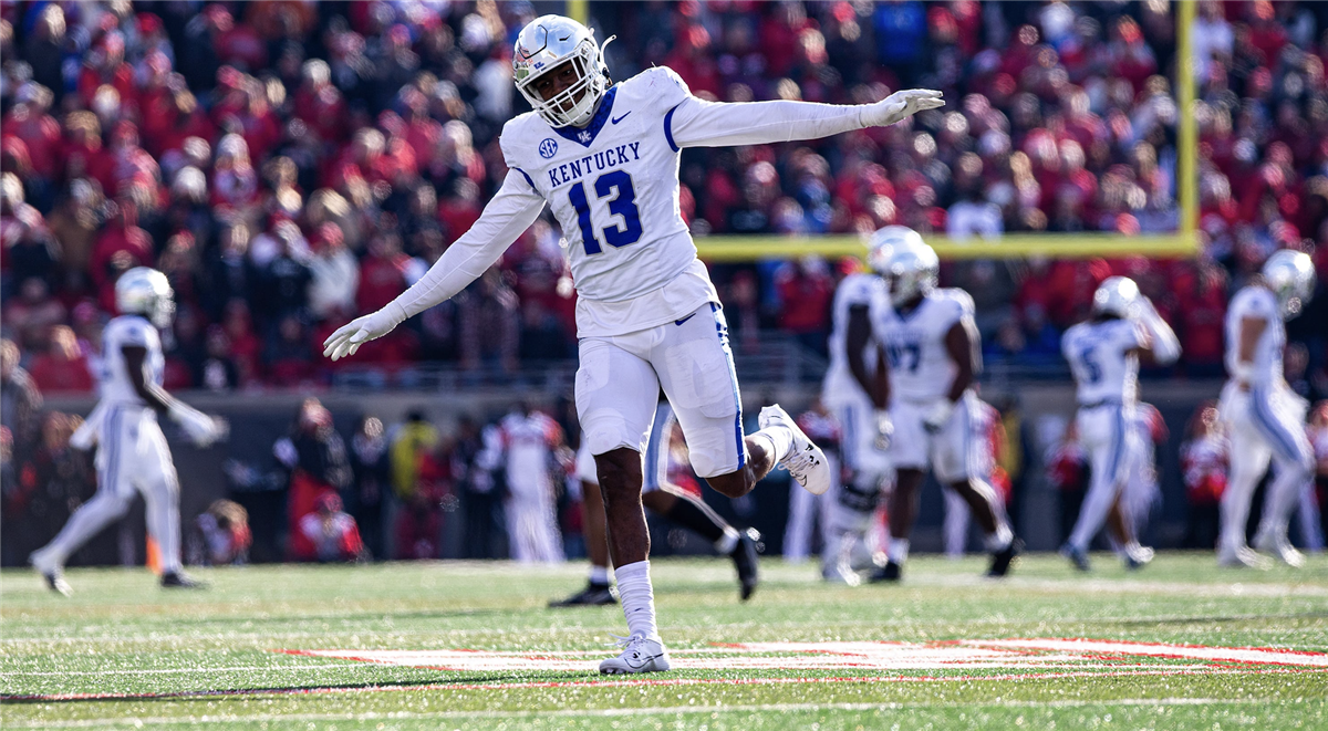 J.J. Weaver announces return to Kentucky for sixth season