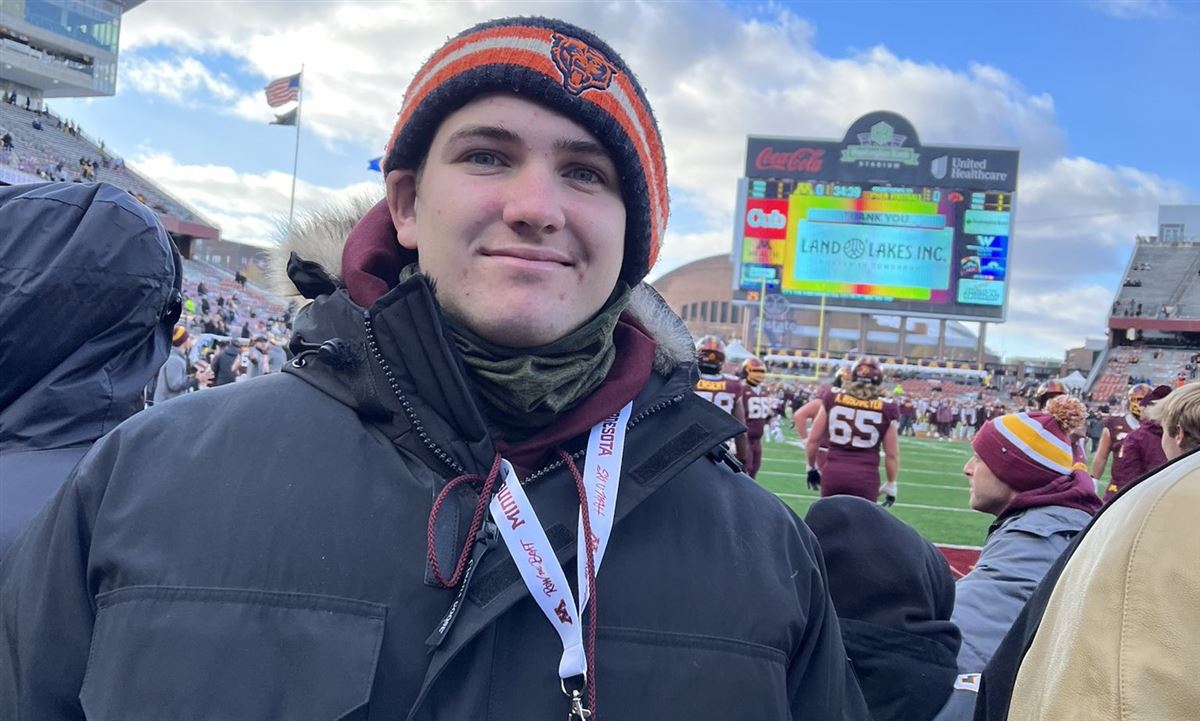 2024 Illinois OT Will Nolan takes in a Minnesota Football spring practice