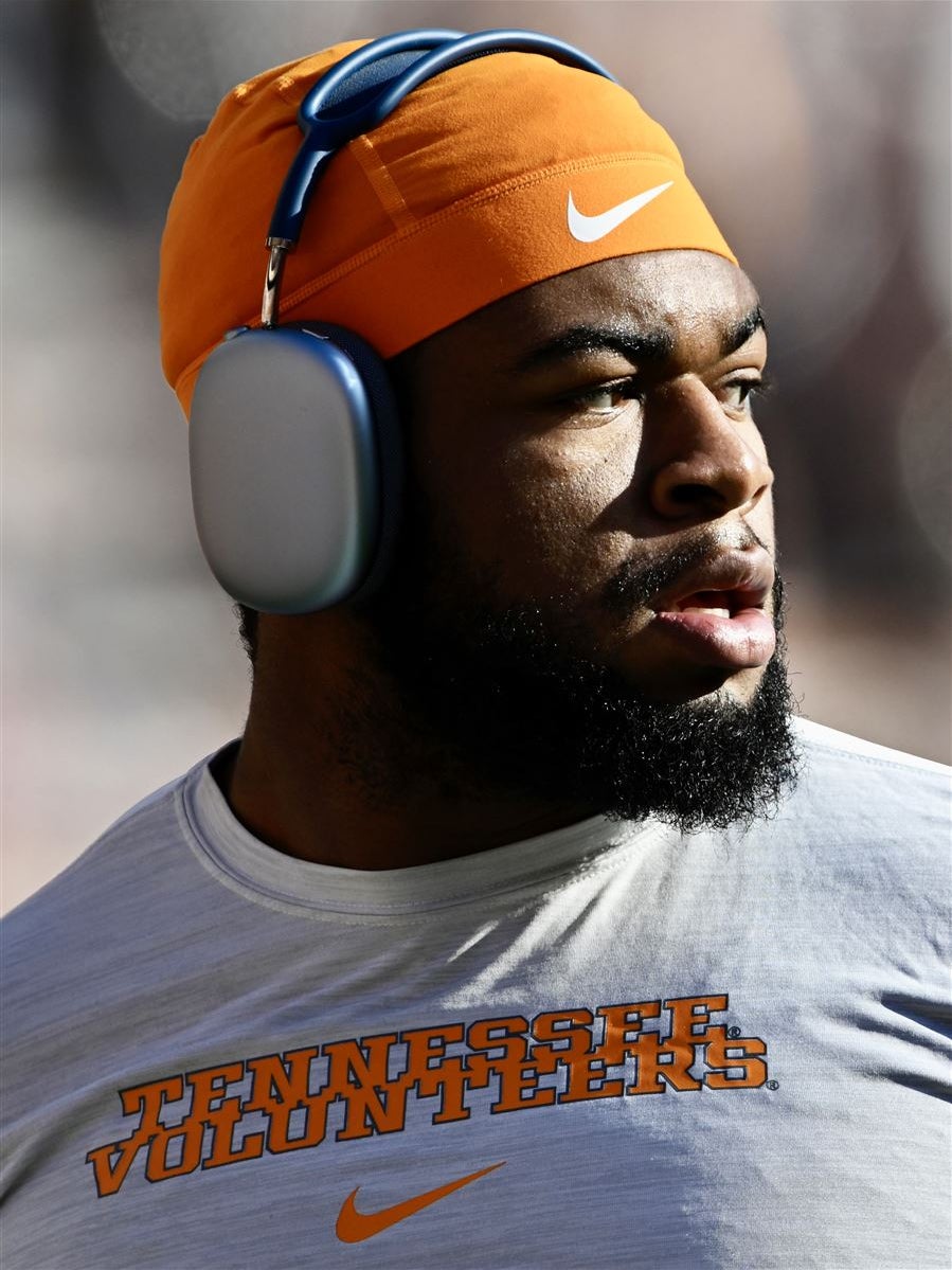 Omari Thomas announces return to Vols for 2024 season