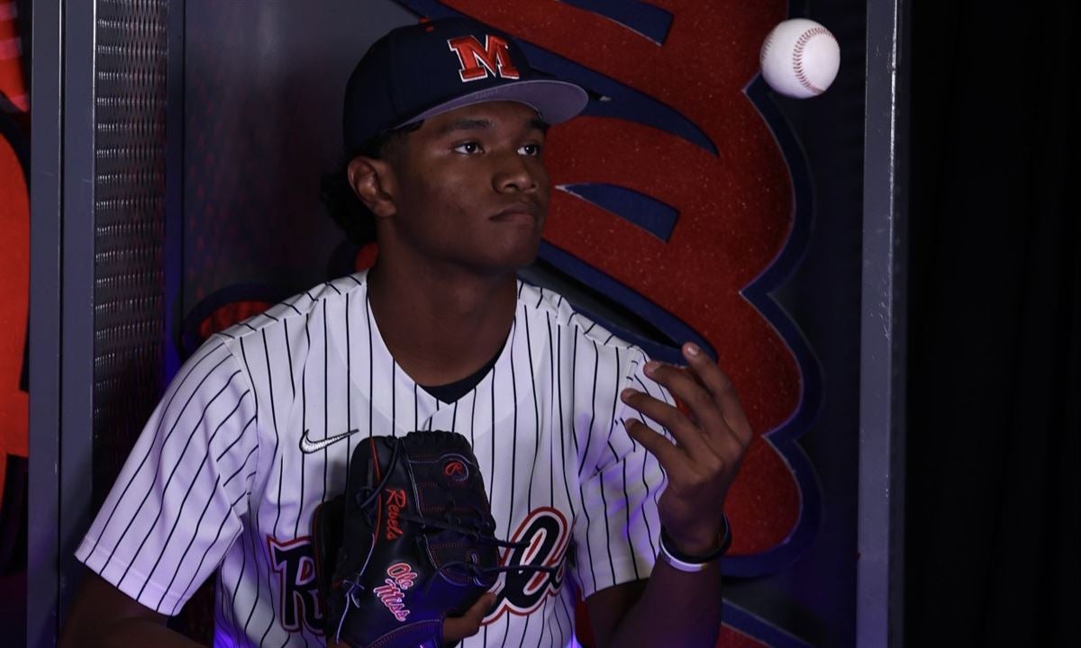 Do-it-all freshman Austin Simmons balancing the life of quarterback and ...