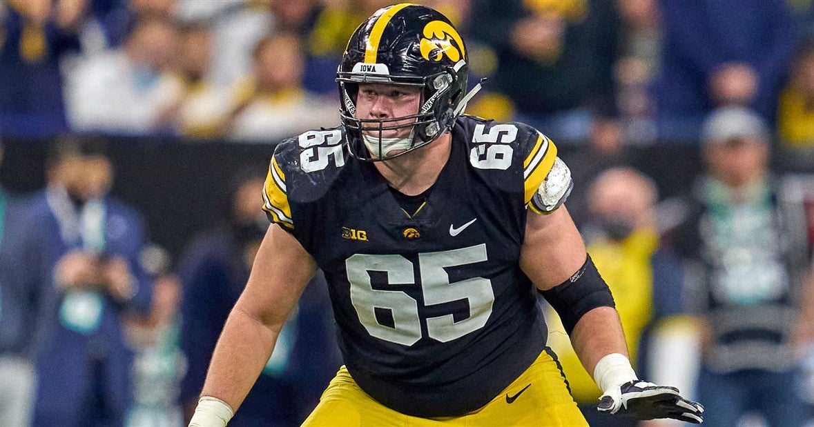 Iowa offensive lineman Tyler Linderbaum donates $30,000 to Iowa ...