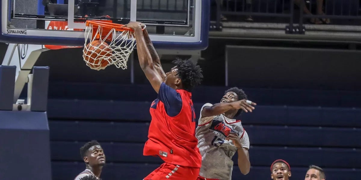 Fast rising JUCO big Carlos Curry talks schools involved