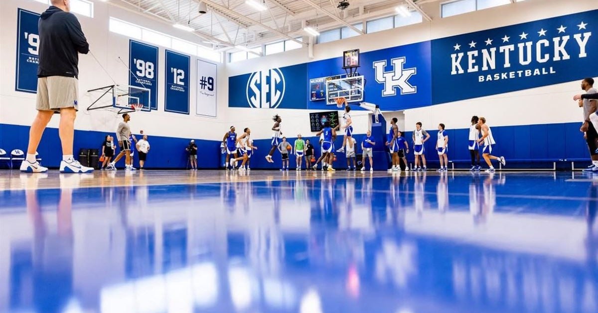 How six media outlets rank Kentucky heading into 25-26