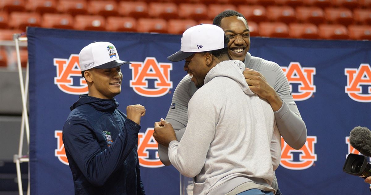 Auburn basketball returns home, celebrates Final Four with fans