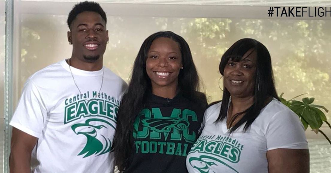 Female defensive back Toni Harris makes history by signing LOI