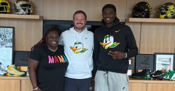 Signing Day: Five-star TE Kendre Harrison signs with Oregon Ducks
