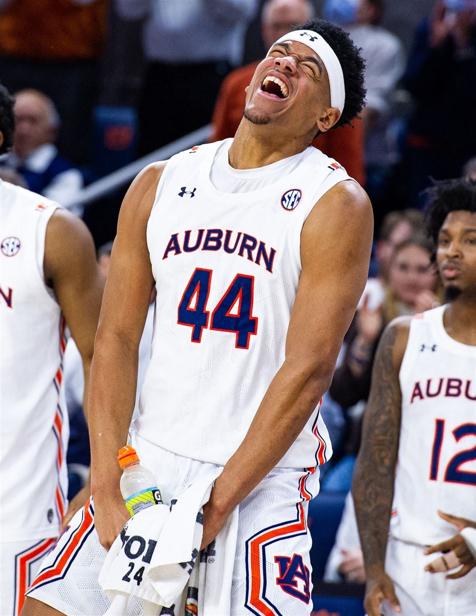 IN PHOTOS: Auburn sweeps Alabama 100-81