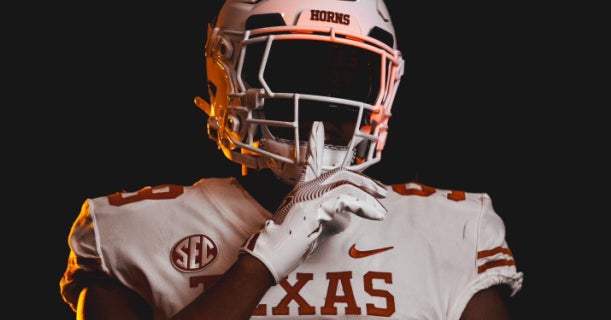 After earning late offer, DL Elijah Ali plans to sign with Texas on ...