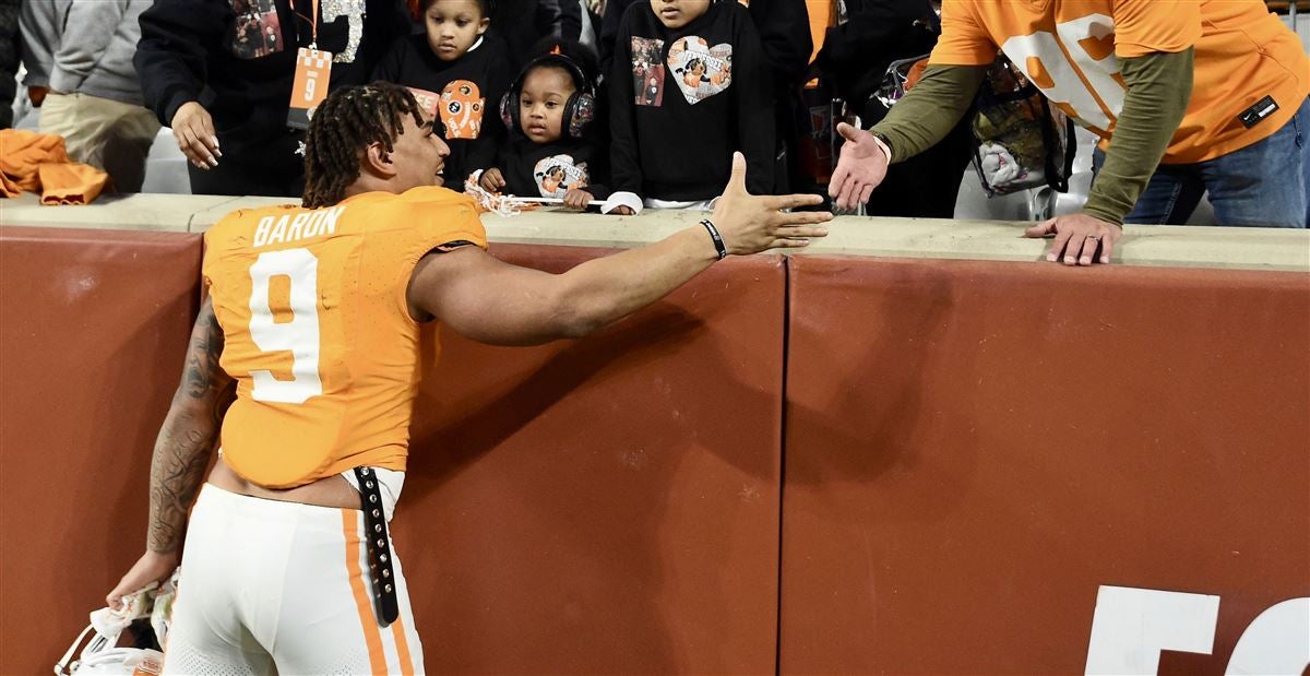Tennessee starting DE Tyler Baron enters NCAA transfer portal