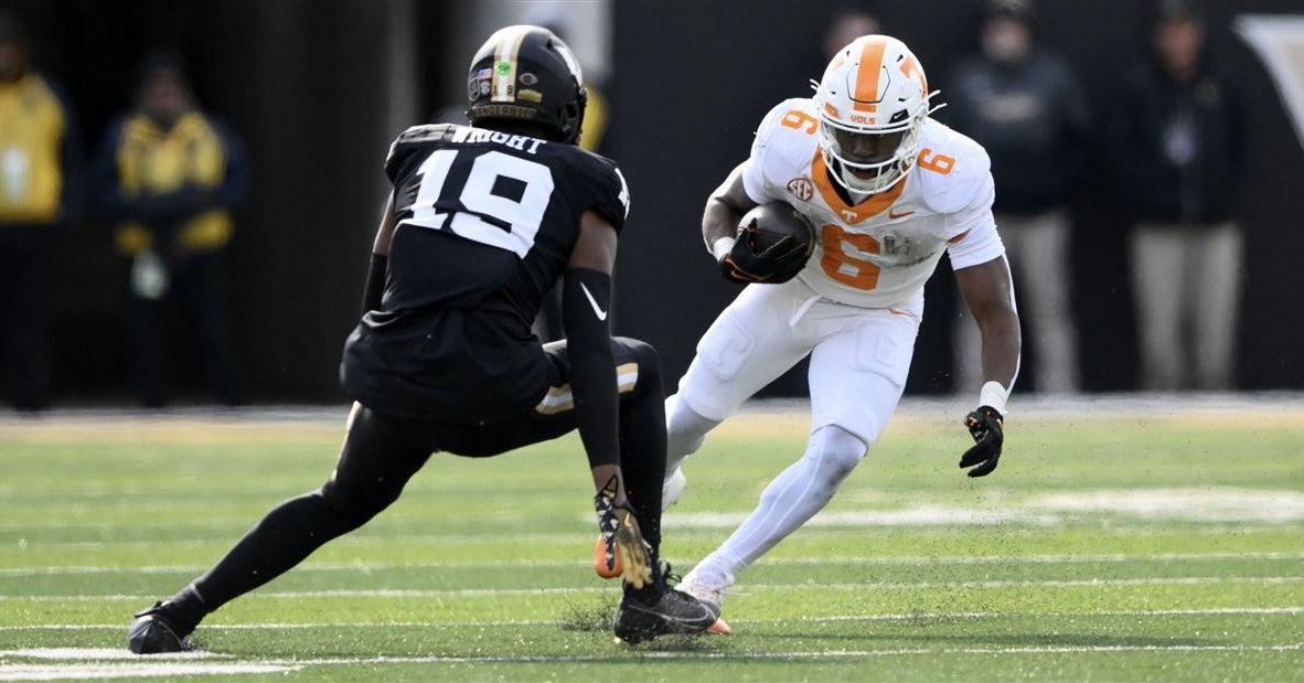 Dylan Sampson breaks Tennessee’s single-season rushing record