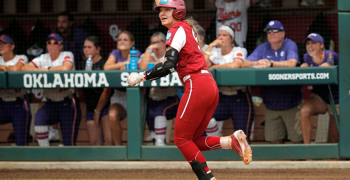 Kinzie Hansen named top catcher in college softball by Softball America