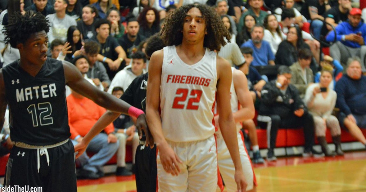 VIDEO: SG Devin Carter pours in 32 points with two big dunks