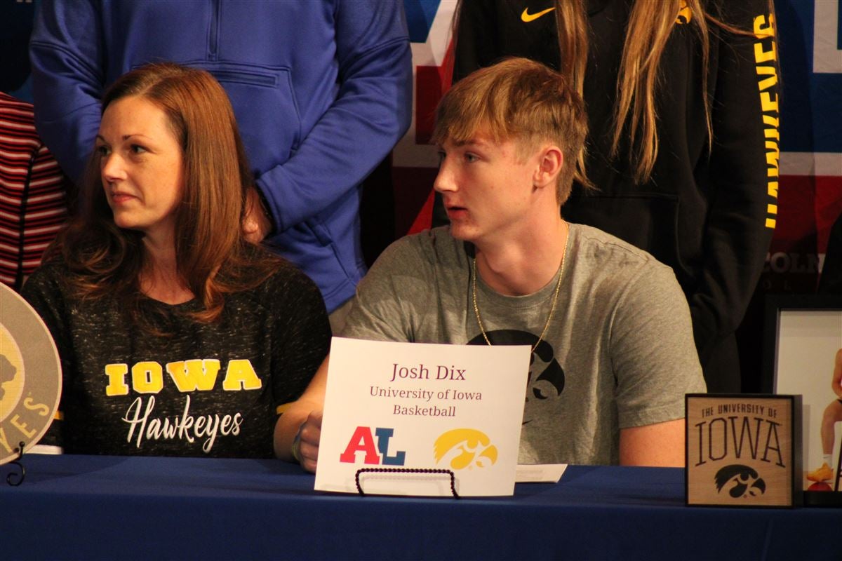 LOOK: Iowa basketball signee Josh Dix breaks his high school's career ...