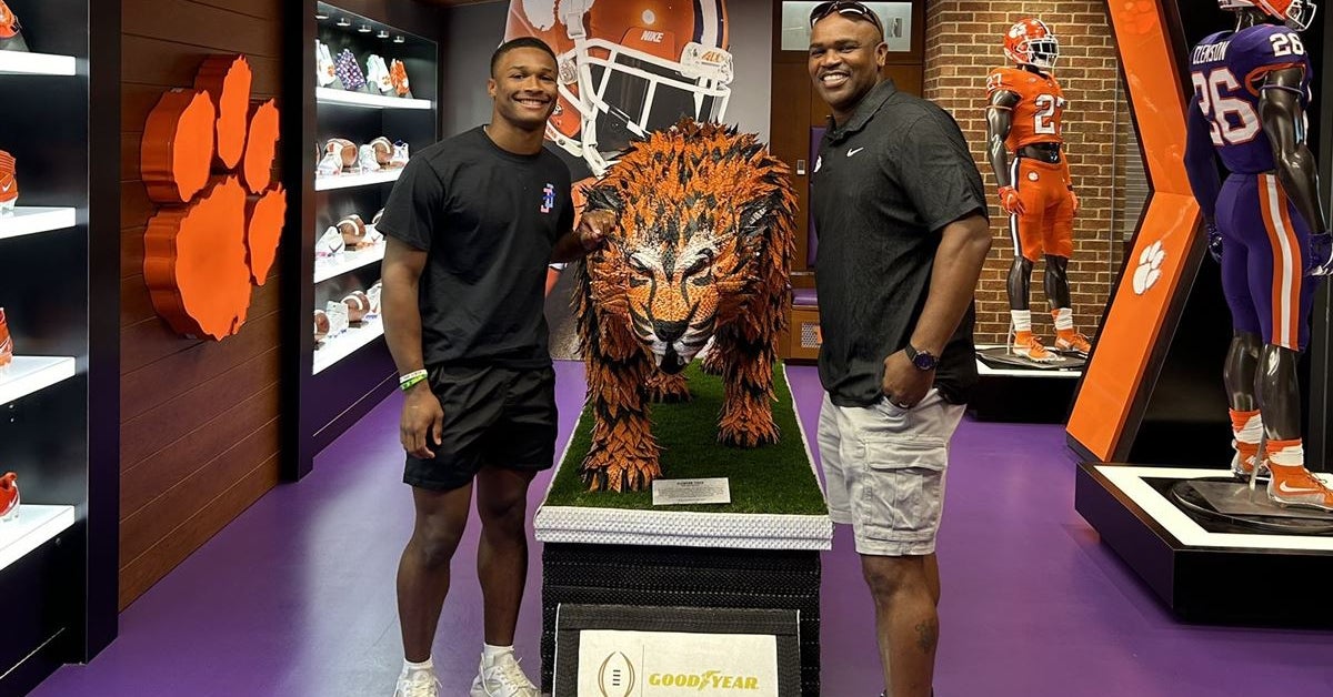 Georgia RB CJ Givers on Wisconsin Offer: "That's RBU"