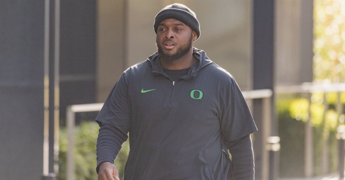 OT Alex Harkey arrives at Oregon Football for official visit