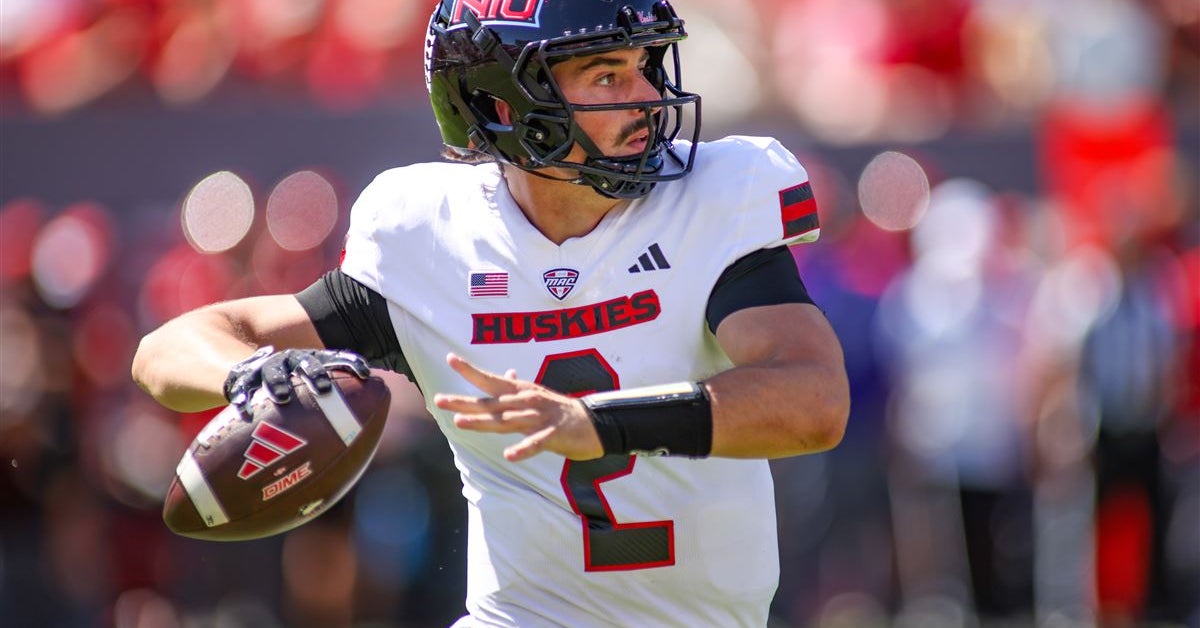 NIU transfer QB Ethan Hampton signs with Illini