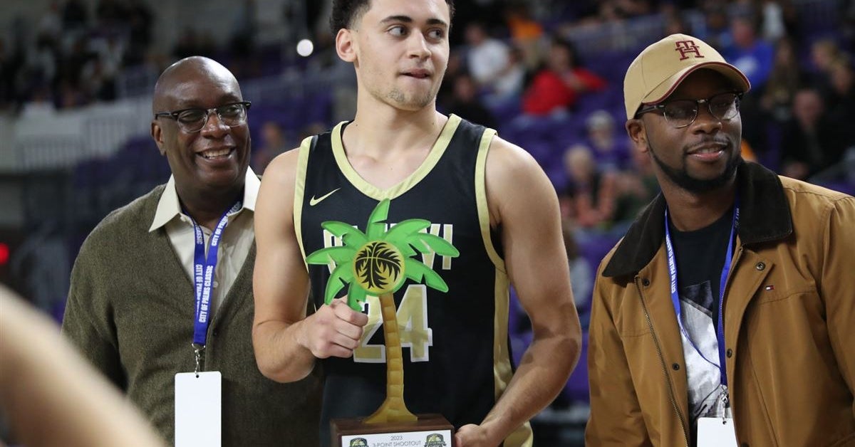 Freshman guard Darren Harris sidelined with fractured hand