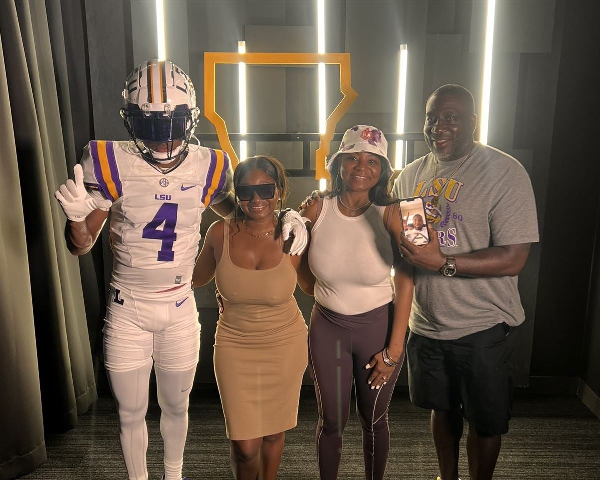 Jaylen Bell takes on "recruiter" role at the Bayou Splash