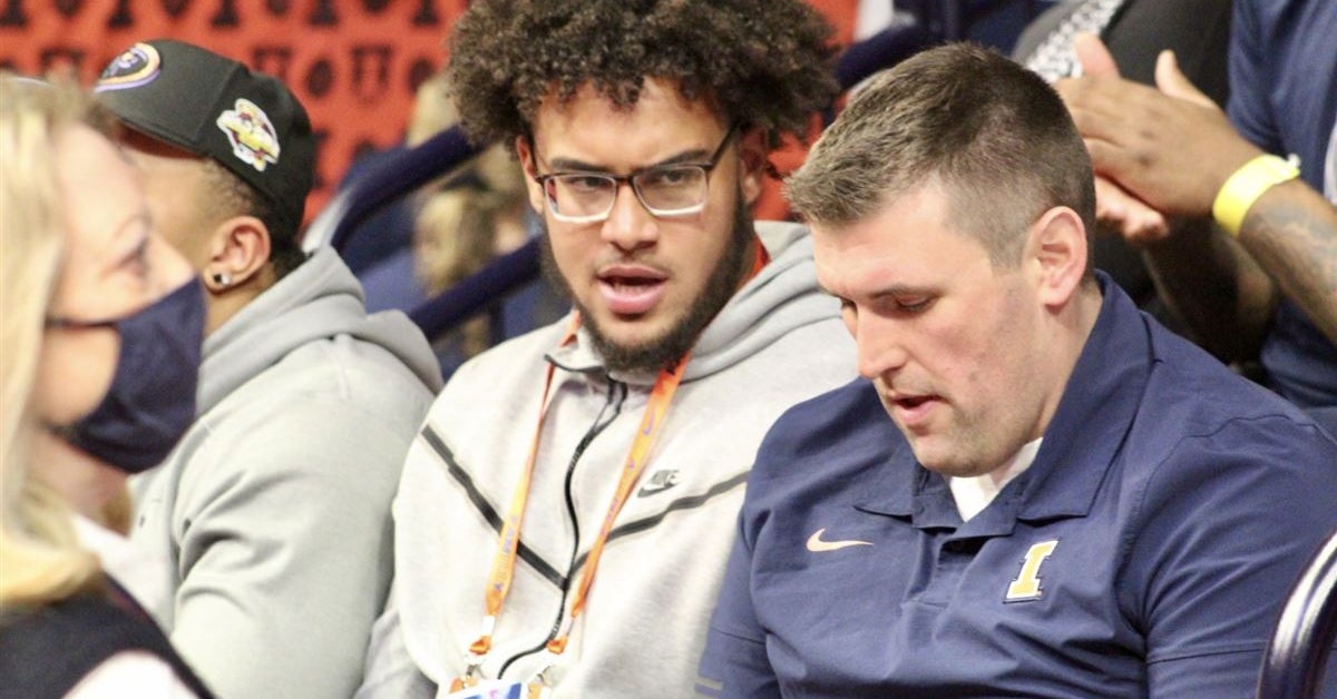 Three-star JUCO OL Isaiah Adams visits Illini as decision nears: 'There ...