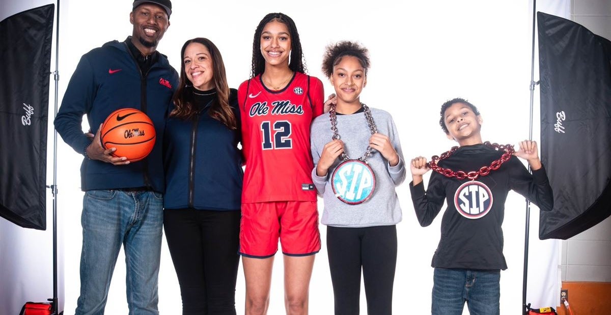 Watch | Ole Miss WBB offers 2027 standout Layla Adams