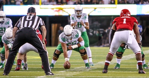 Oregon C Hroniss Grasu Unhappy with O-Line Performance