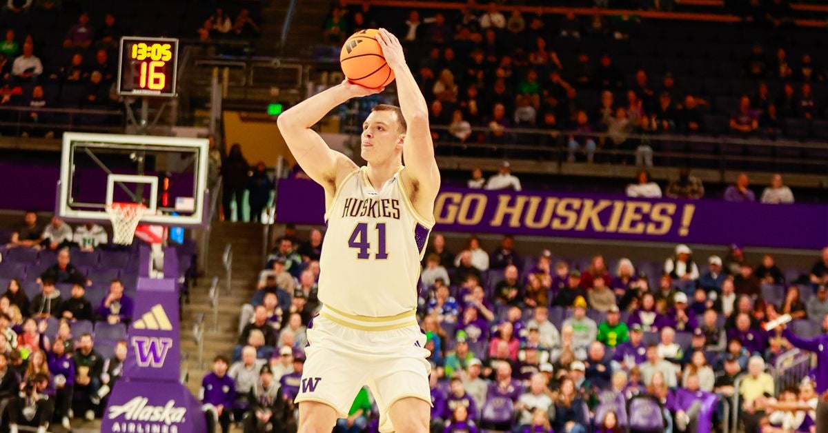 Huskies use balanced scoring, two double-doubles to beat Oregon 72-57