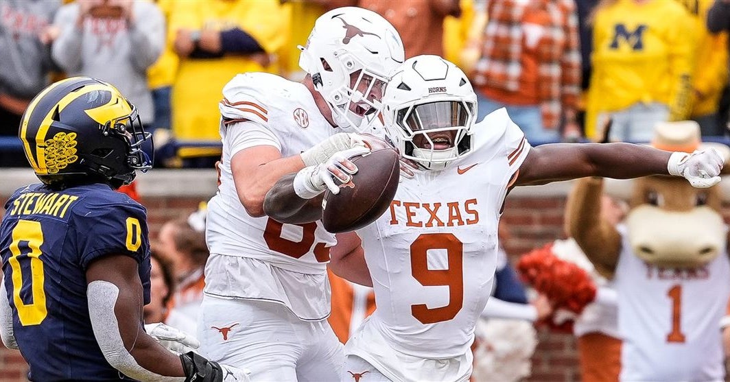 No. 3 Texas football pummels No. 10 Michigan, overwhelms reigning ...