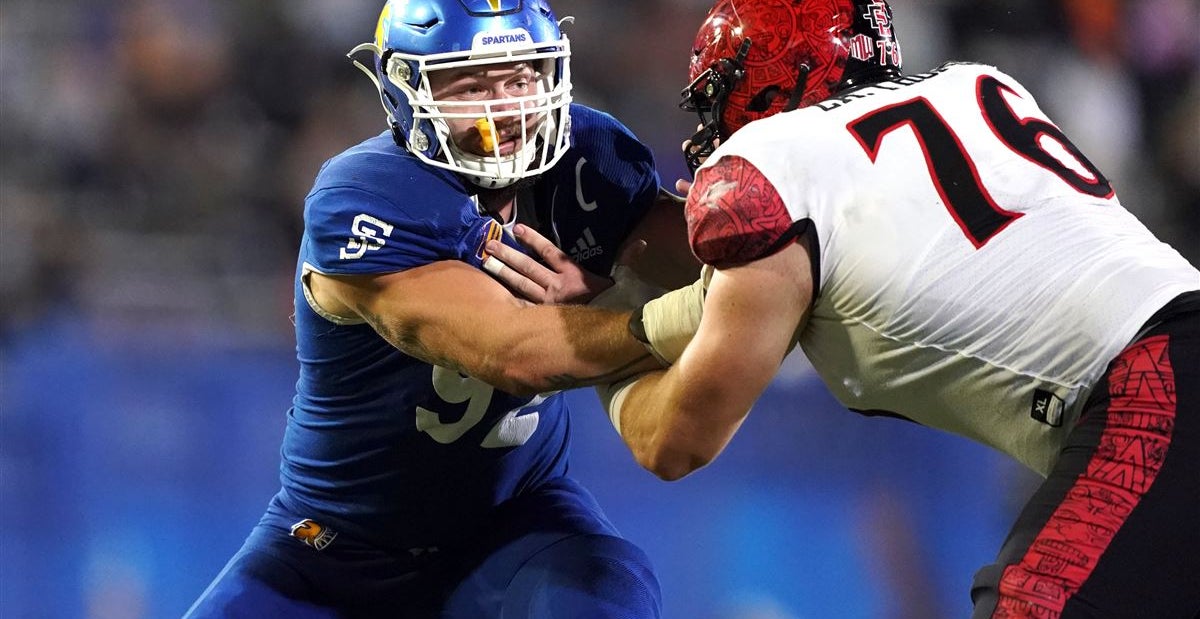 Chicago Bears select IOL Zachary Thomas No.186 overall in the 2022 NFL ...