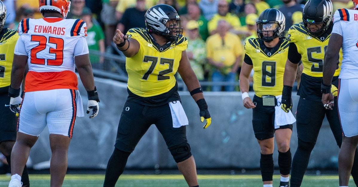 Oregon C Iapani Laloulu named a top returning IOL in college football ...
