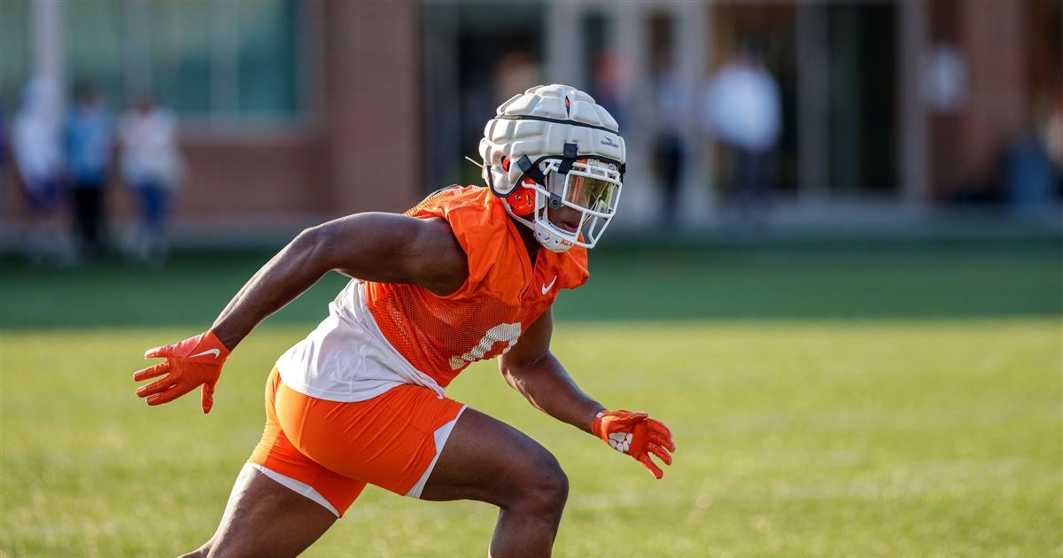 Barrett Carter hypes up Clemson defensive versatility, freshmen