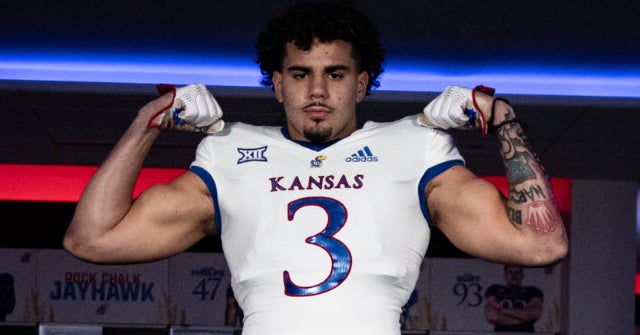 Minnesota edge Austin Booker commits to Kansas