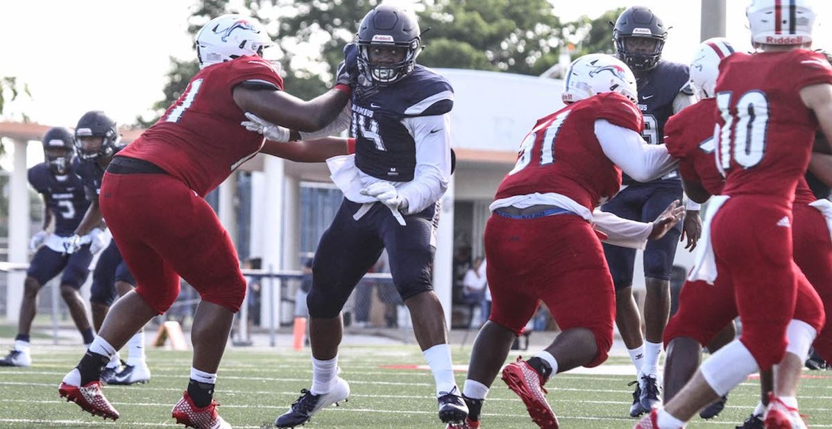 Elijah Roberts a big win for Diaz and the Hurricanes