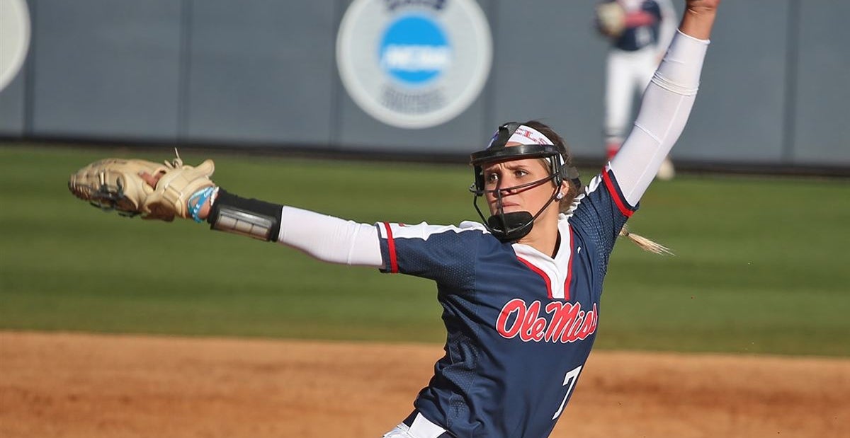 Molly Jacobsen Picks Up Mid-Year Honor From Softball America